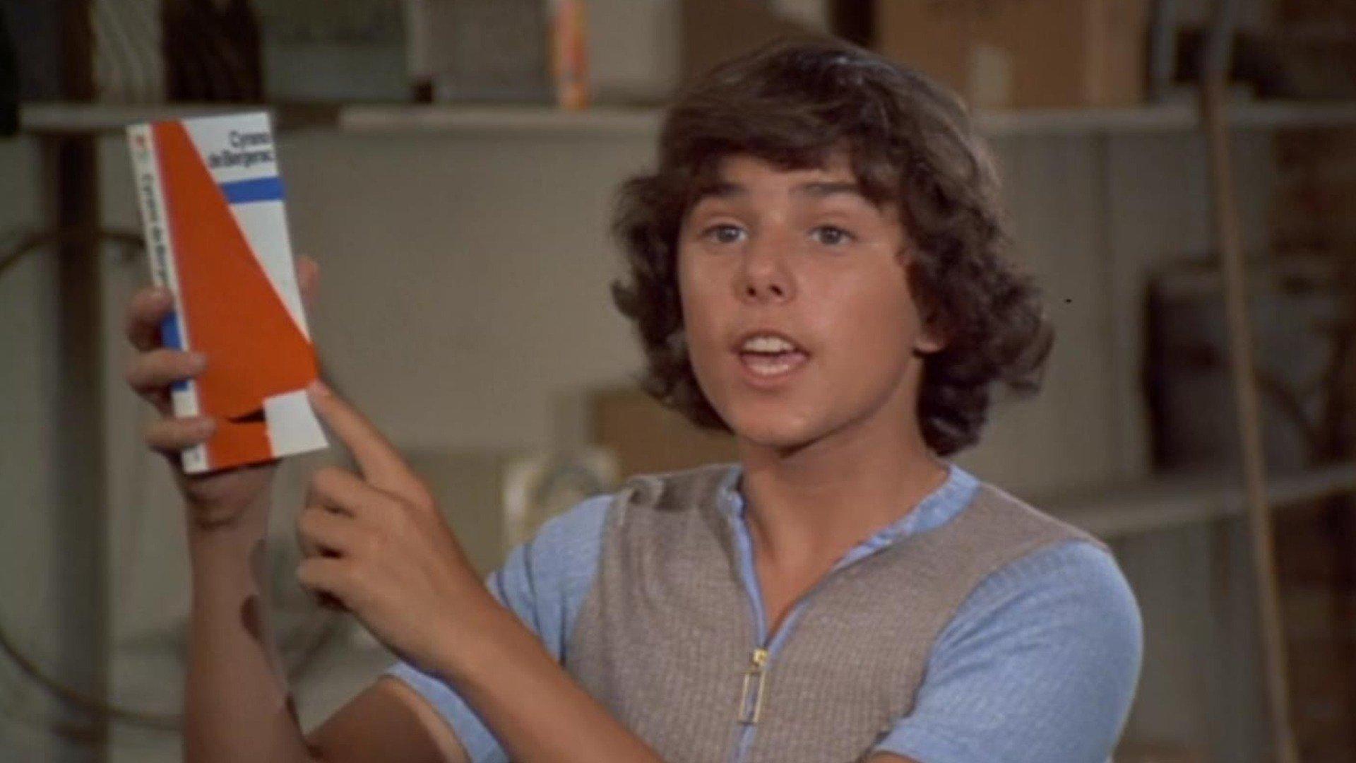 Watch The Brady Bunch: S4E5 - Cyrano De Brady on Philo (Free Trial)
